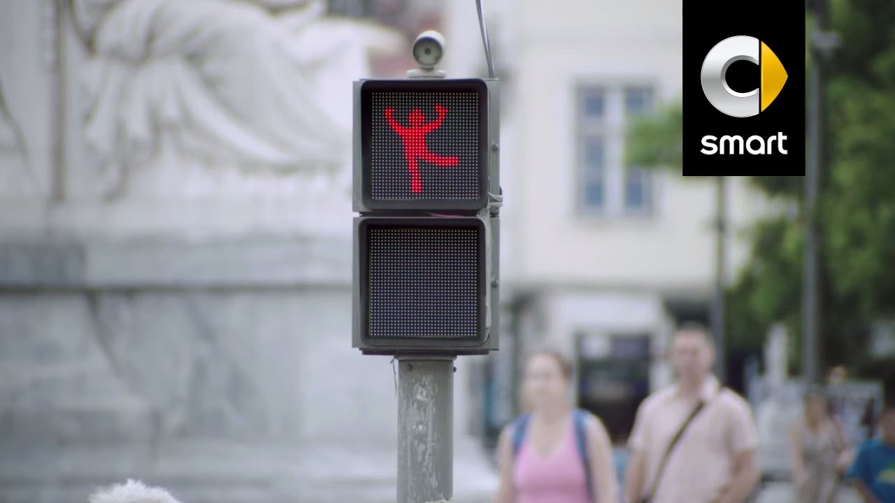 smart ne face așteptarea mai ușoară cu semafoare dansatoare ...